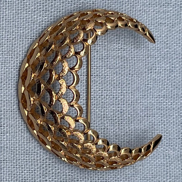 Monet | Jewelry | Vtg Monet Signed Gold Tone Reticulated Scalloped ...